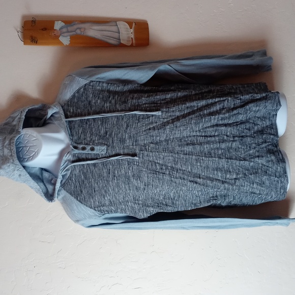 Broken Threads | Shirts | Broken Threads Hooded Tee Shirt | Poshmark